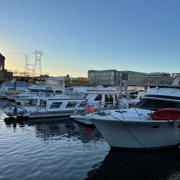 The Hot Club - Fox Point - 43 tips from 2266 visitors