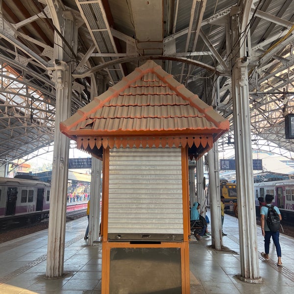 Bandra Railway Station - Rail Station in Bandra West