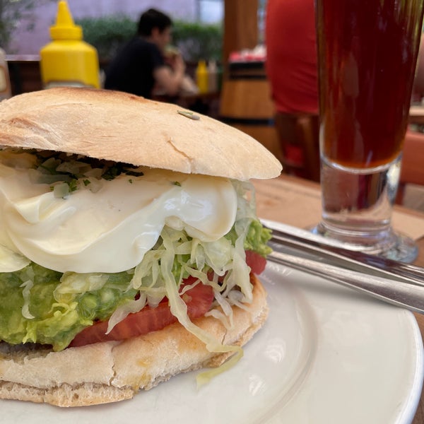 Fuente Chilena - Las Condes - Av. Apoquindo 4900, local 110