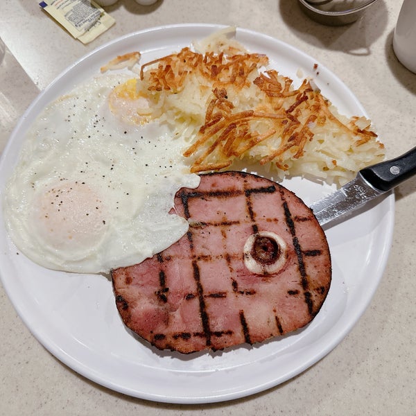 Chris' Pancake and Dining - Clifton Heights - 62 tips from 1867 visitors