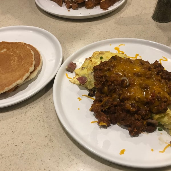 Chris' Pancake and Dining - Clifton Heights - 62 tips from 1867 visitors