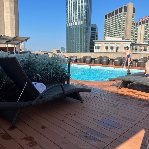 The Colonnade - Rooftop Pool & Bar - Roof Deck in Boston