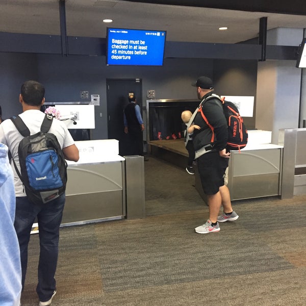 Photos at United Airlines Check-in - 12 tips