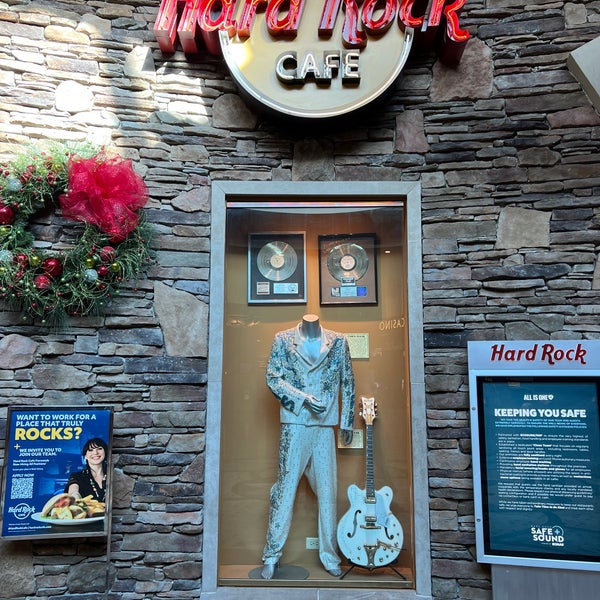 Hard Rock Cafe Foxwoods - 39 tips from 4125 visitors