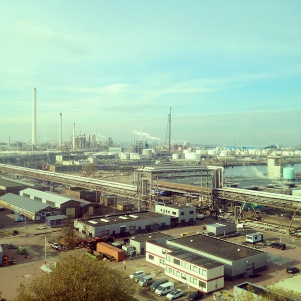 Photos at Shell Nederland Raffinaderij - Factory in Vondelingenplaat