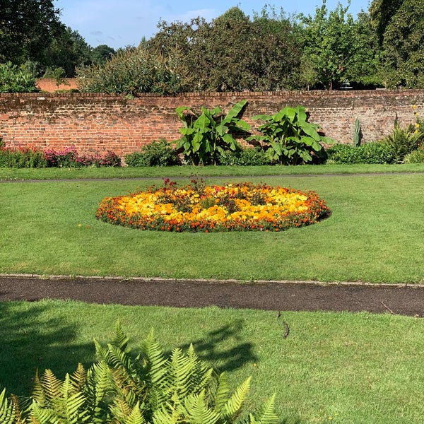 Well Hall Pleasaunce - 2 tips from 166 visitors