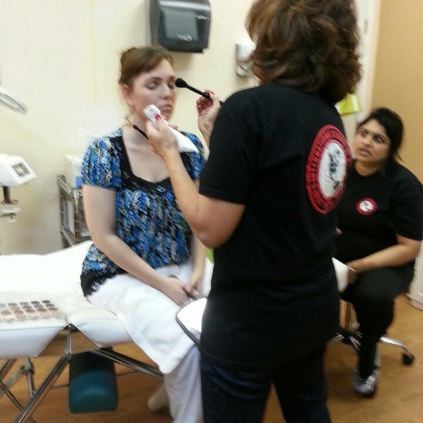 Bene's International School Of Beauty - College Classroom