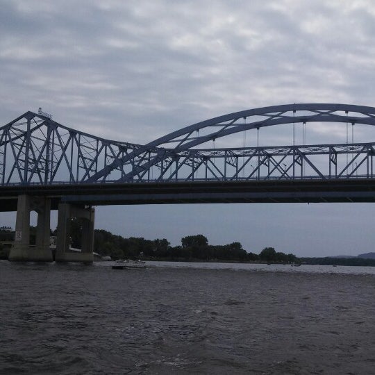 Cass Street Bridge - 3 tips from 244 visitors