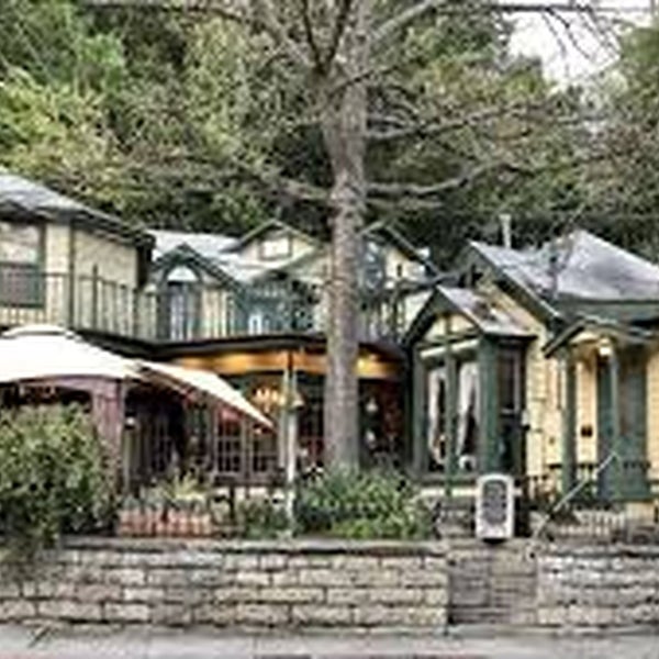 Rogue's Manor Restaurant and Lodging - 1 tip from 139 visitors