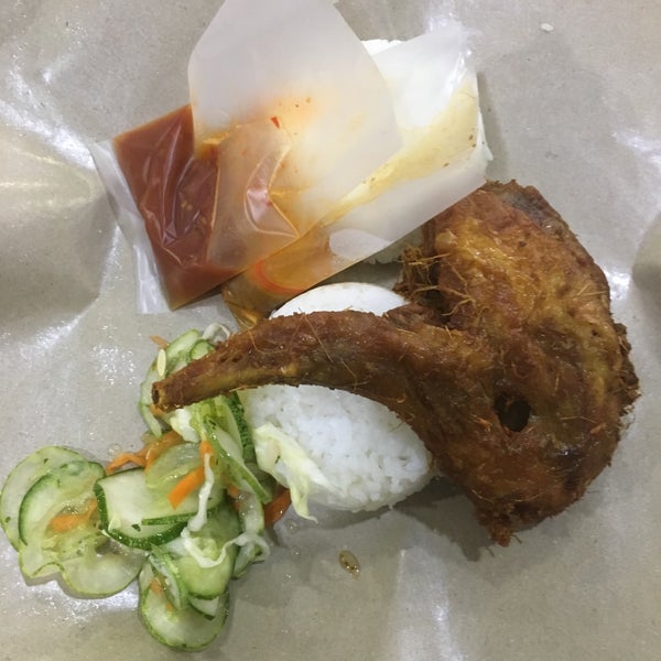 Nasi Kukus Ayam Berempah Cik Ros - Banting, Selangor
