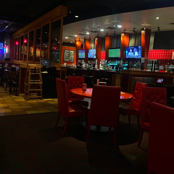 Red Robin Gourmet Burgers and Brews - Burger Joint