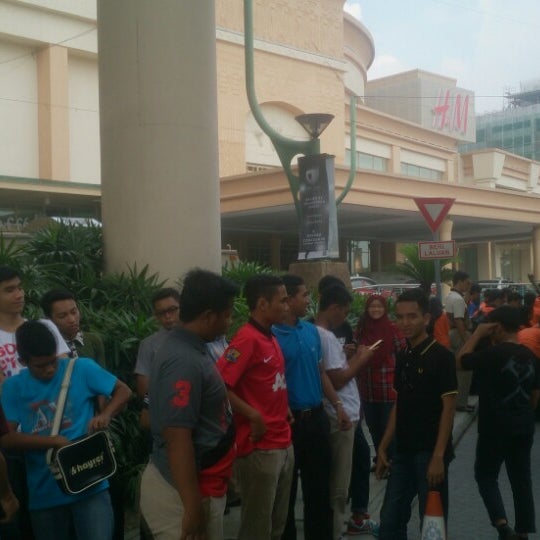 Sunway Pyramid Bus Stop - Petaling Jaya, Selangor