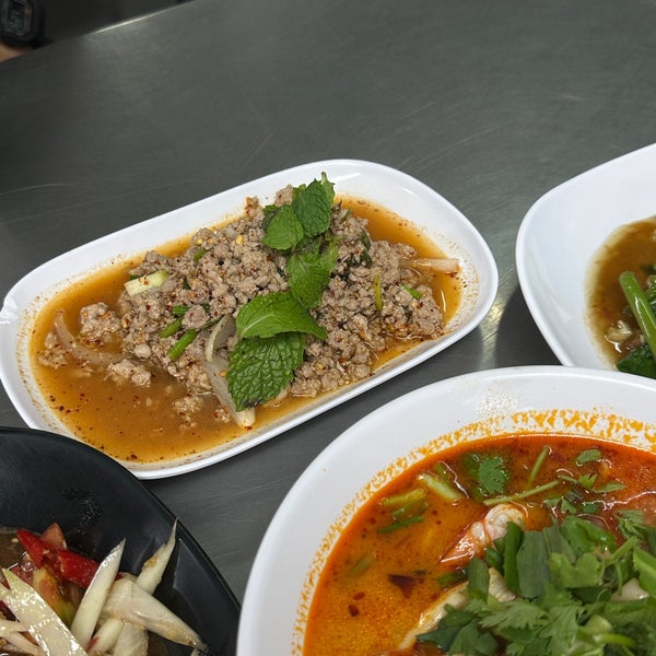 เจ๊ก้อยส้มตำ (Jae Koy Som Tum) - Som Tum Restaurant