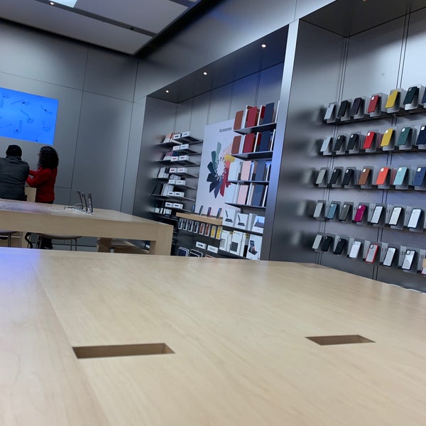 Apple Conestoga - Electronics Store in Waterloo