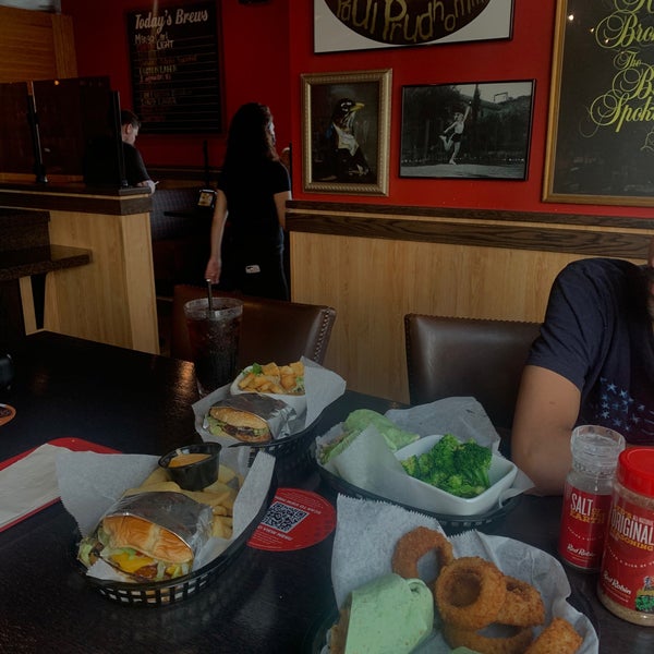 Red Robin Gourmet Burgers and Brews - Burger Joint in Sanford