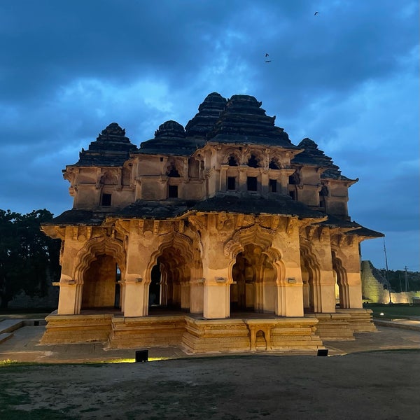 Lotus Mahal - Scenic Lookout