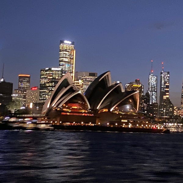 Sightseeing Around Darling Harbour
