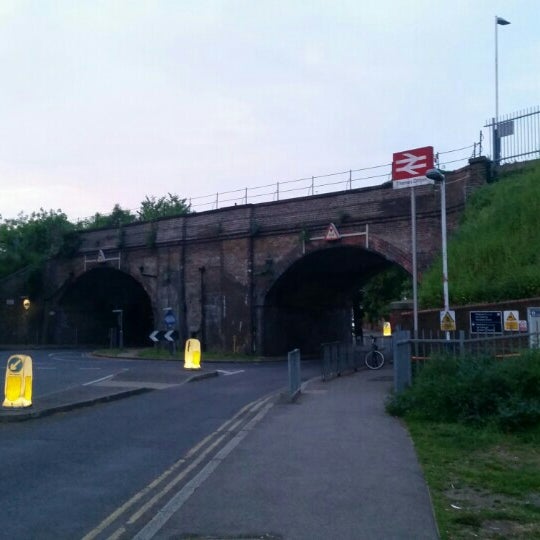 Thames Ditton Railway Station (THD) - Train Station