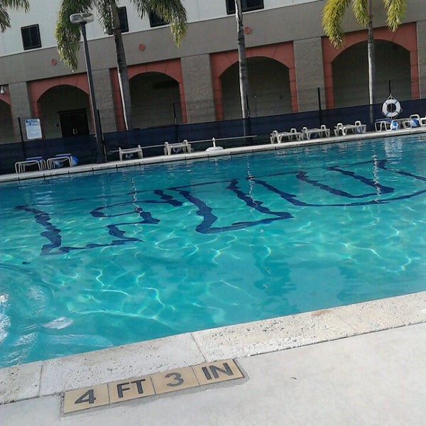 FIU - Quad Pool - College Quad in Miami