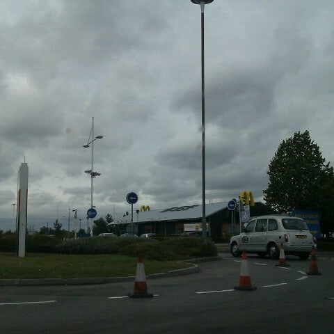 Gallions Reach Shopping Park - Shopping Plaza in Beckton