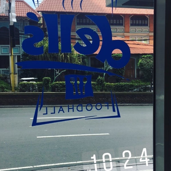 Dell's Foodhall - Cafeteria in Pasig