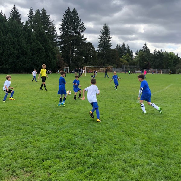 Lakeridge Junior High School - 4625 Jean Rd