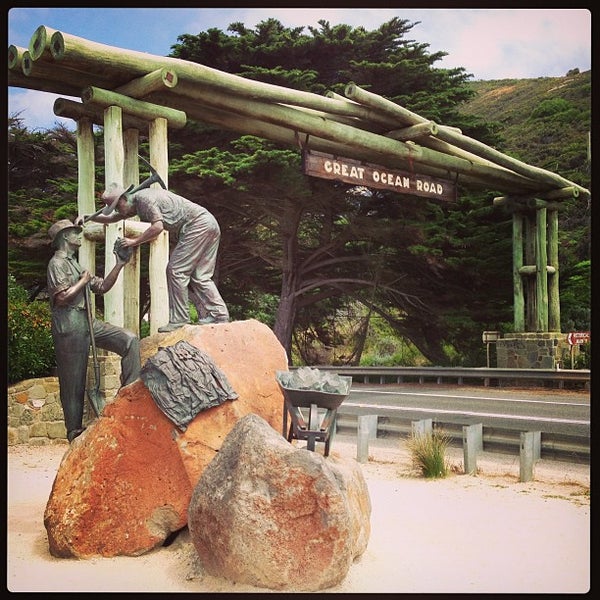 Memorial Arch - Great Ocean Road