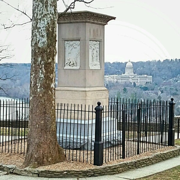 Daniel & Rebecca Boone's Gravesite - Cemetery in Frankfort