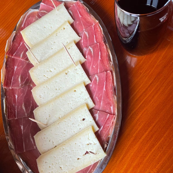 Restoran "Zora" - Gastropub in Njegusi