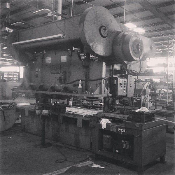 Universal Display & Fixtures Company - Lewisville, TX