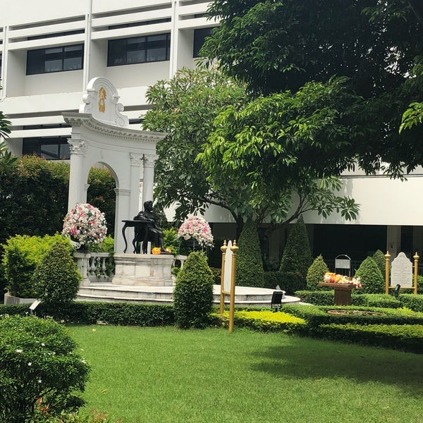 โรงเรียนราชินี (Rajini School) - Education in พระบรมมหาราชวัง