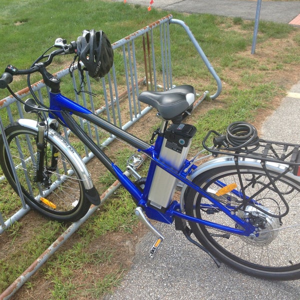 Langdon Library - Library in Newington