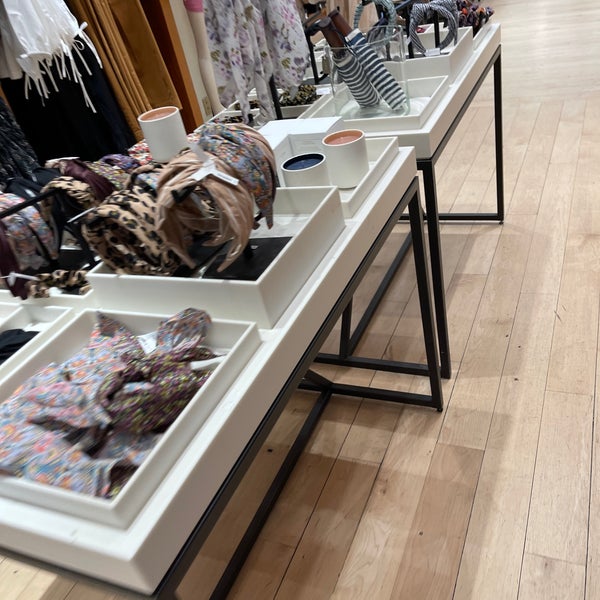 J.Crew - Clothing Store in Pasadena