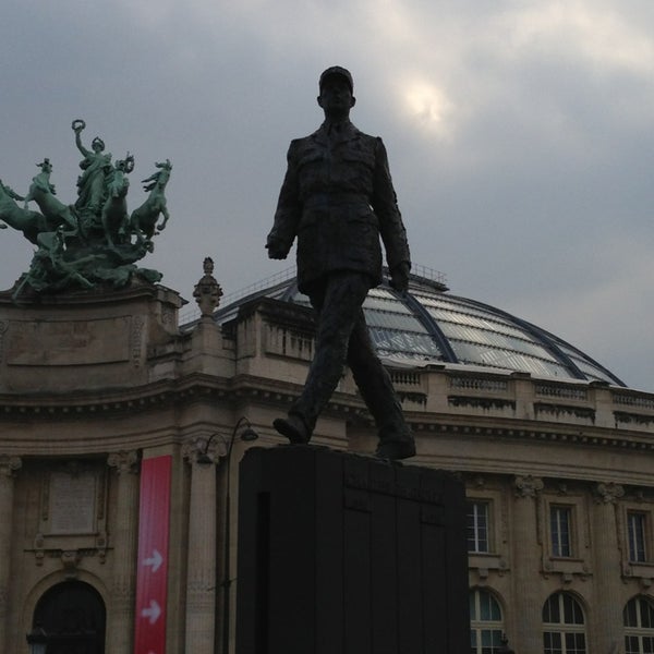 Photos at Place Clemenceau - Champs-Élysées - Paris, Île-de-France