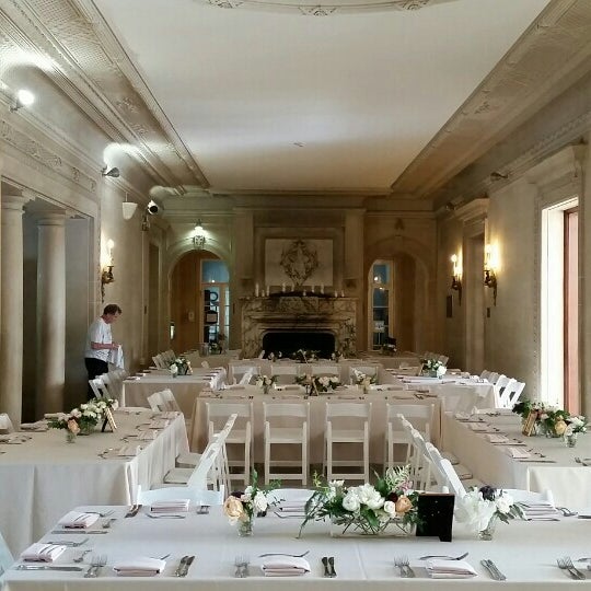 Armour House - 1500 W Kennedy Rd