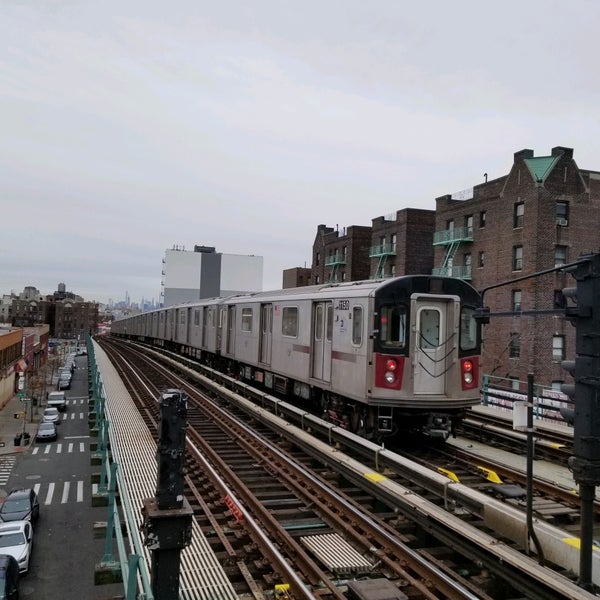 MTA Subway - 183rd St (4) - University Heights - 373 visitors