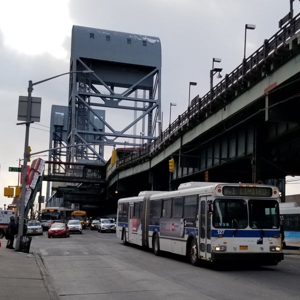 MTA MaBSTOA Bus at W. 225th Street & Broadway (US Route 9): (Bx7, Bx9 ...