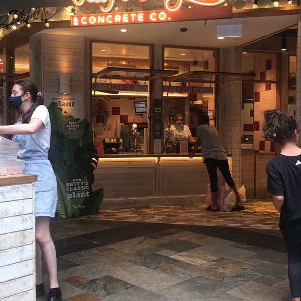 Betty’s Burgers - Burger Joint in Miranda