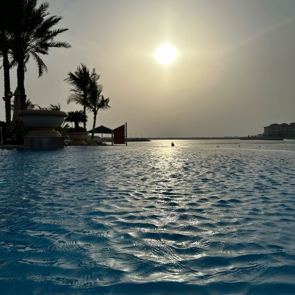 Al Raha Beach Hotel - Swimming pool - Hotel Pool in Abu Dhabi