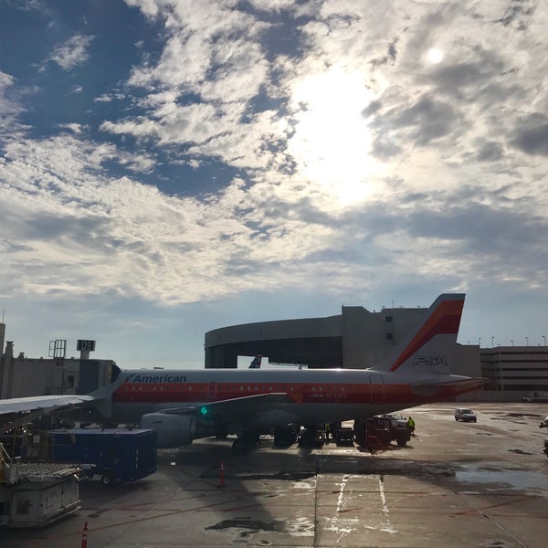 Gate D11 - Airport Gate in Miami