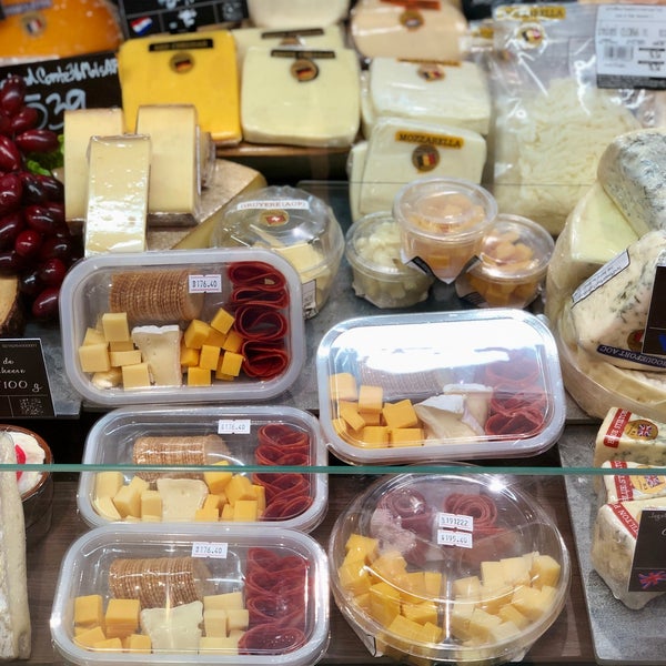 Tops Fine Food Earth Ekkamai - Supermarket in วัฒนา