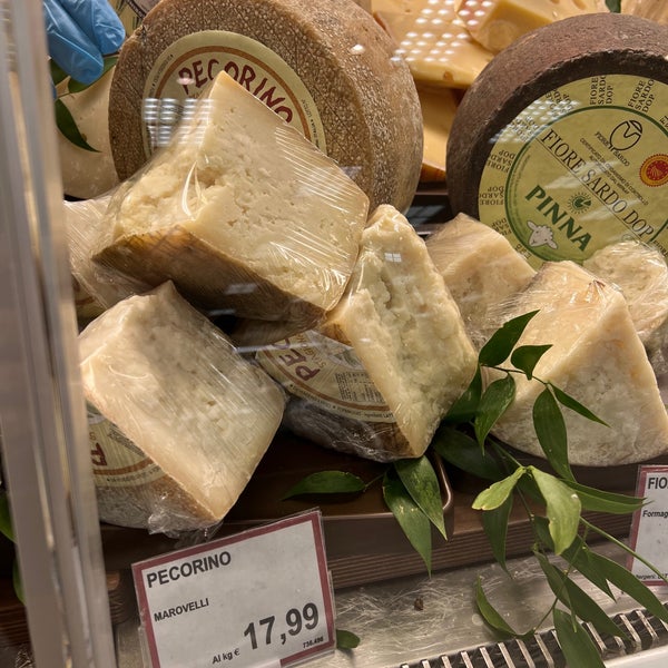 Esselunga - Supermarket in Camaiore