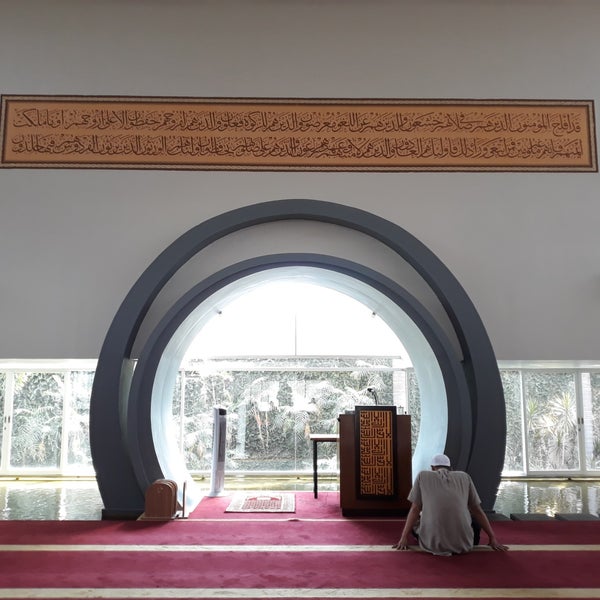 Masjid Raya Al-Azhar Summarecon Bekasi - Mosque