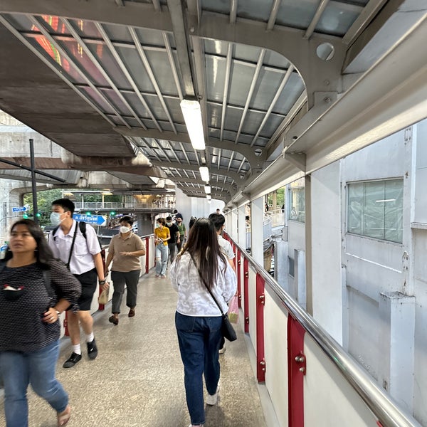Ratchaprasong Skywalk (ทางเดินยกระดับราชประสงค์) - Bridge in Pathum Wan