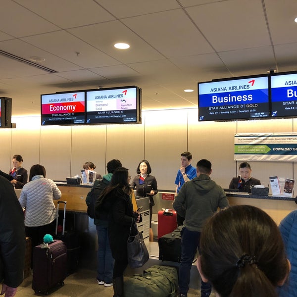 Asiana Airlines Check In Counter Clipart