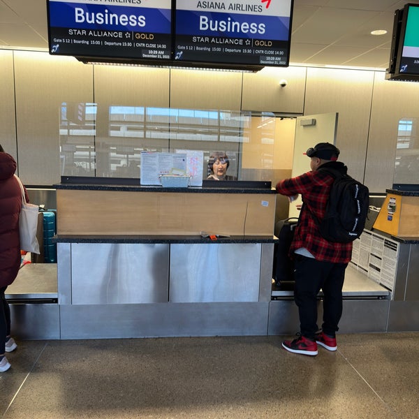 Asiana Airlines Check In Counter Clipart