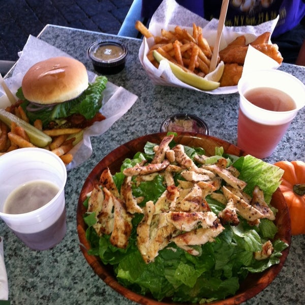 Stella's Station - Sports Bar