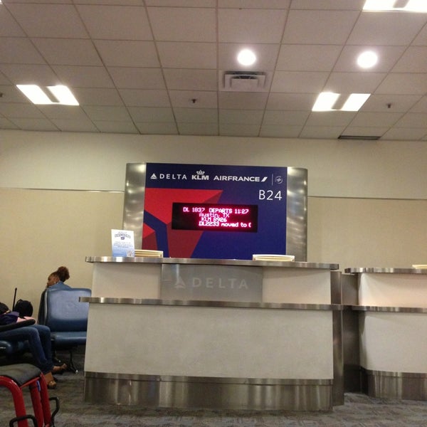 Gate B24 - Airport Gate