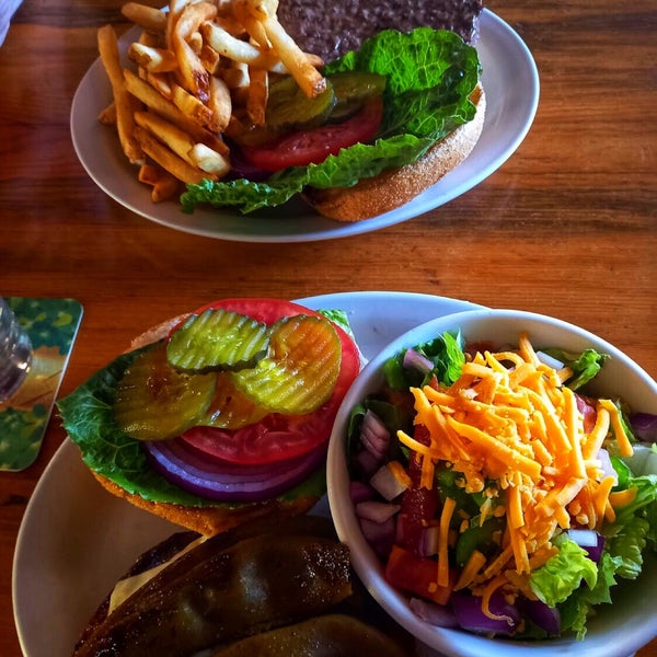 Packers Roost - 9640 U.S. 2