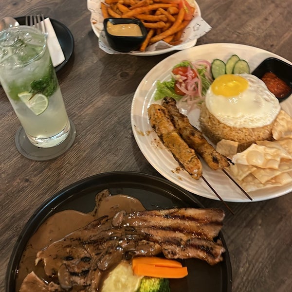 Pentagon 5 Studio - Café in Butterworth